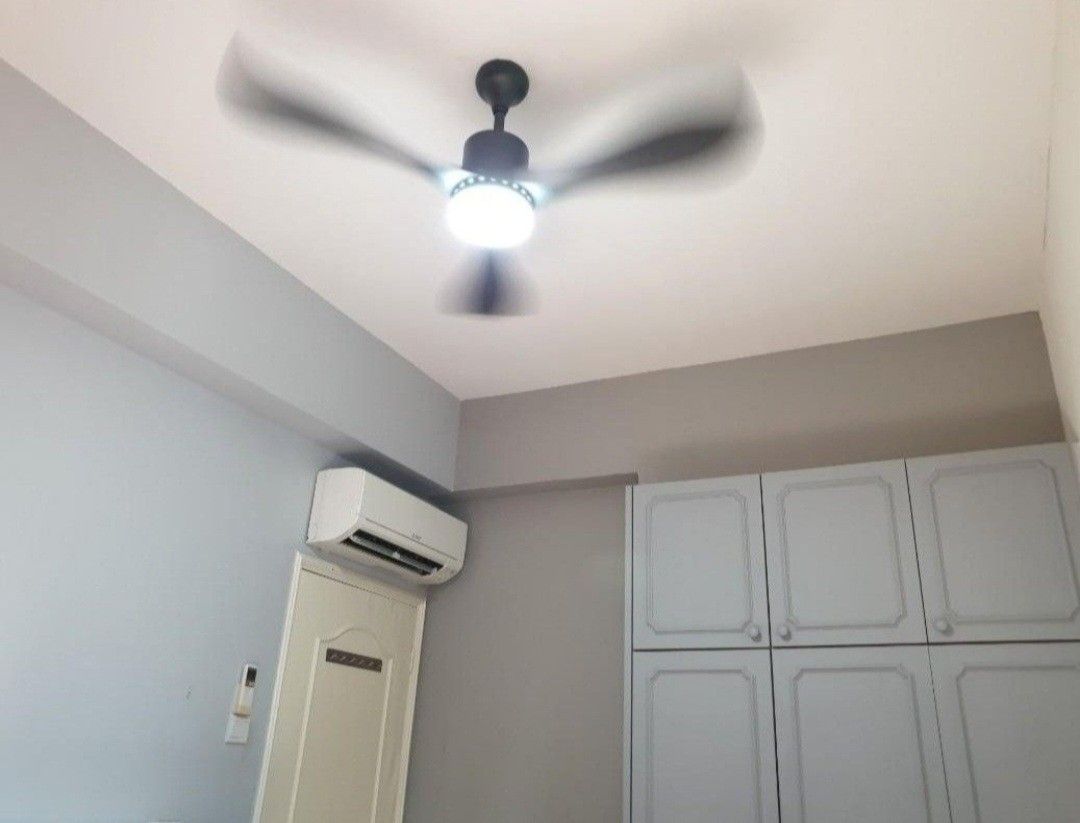 50 steps to Kembangan MRT Station. Full swimming pool view. Stunning ...