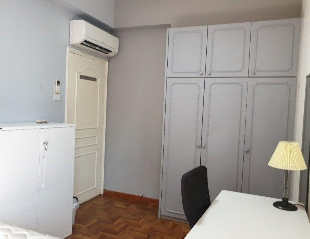 50 steps to Kembangan MRT Station. Full swimming pool view. Stunning ...