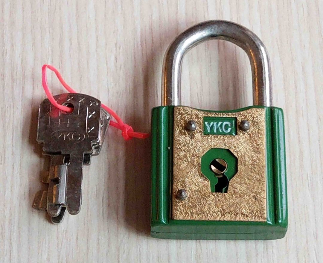 全新 日本製造 YKC 鎖頭 掛鎖 鑰匙鎖 防盜鎖 娃娃機鎖 機台鎖 行李鎖 行李箱鎖 門鎖 旅行鎖 (日本原裝進口), 家具及居家用品, 安全及門鎖 , 門鎖、門、柵欄在旋轉拍賣