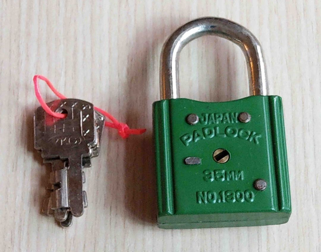 全新 日本製造 YKC 鎖頭 掛鎖 鑰匙鎖 防盜鎖 娃娃機鎖 機台鎖 行李鎖 行李箱鎖 門鎖 旅行鎖 (日本原裝進口), 家具及居家用品, 安全及門鎖 , 門鎖、門、柵欄在旋轉拍賣