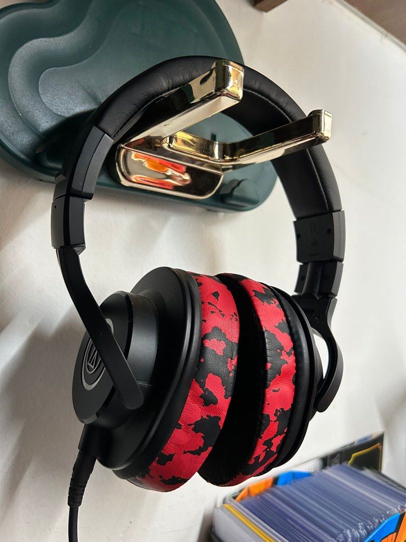 Audio-Technica ATH-M40x Professional Studio Monitor Headphone + WC FreeZe Hybrid Fabric Cooling ...