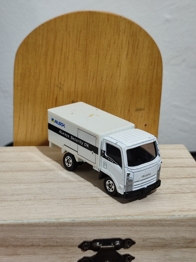 Authentic Tomy Tomica Isuzu Elf ALSOK 2007, Hobbies & Toys, Toys ...