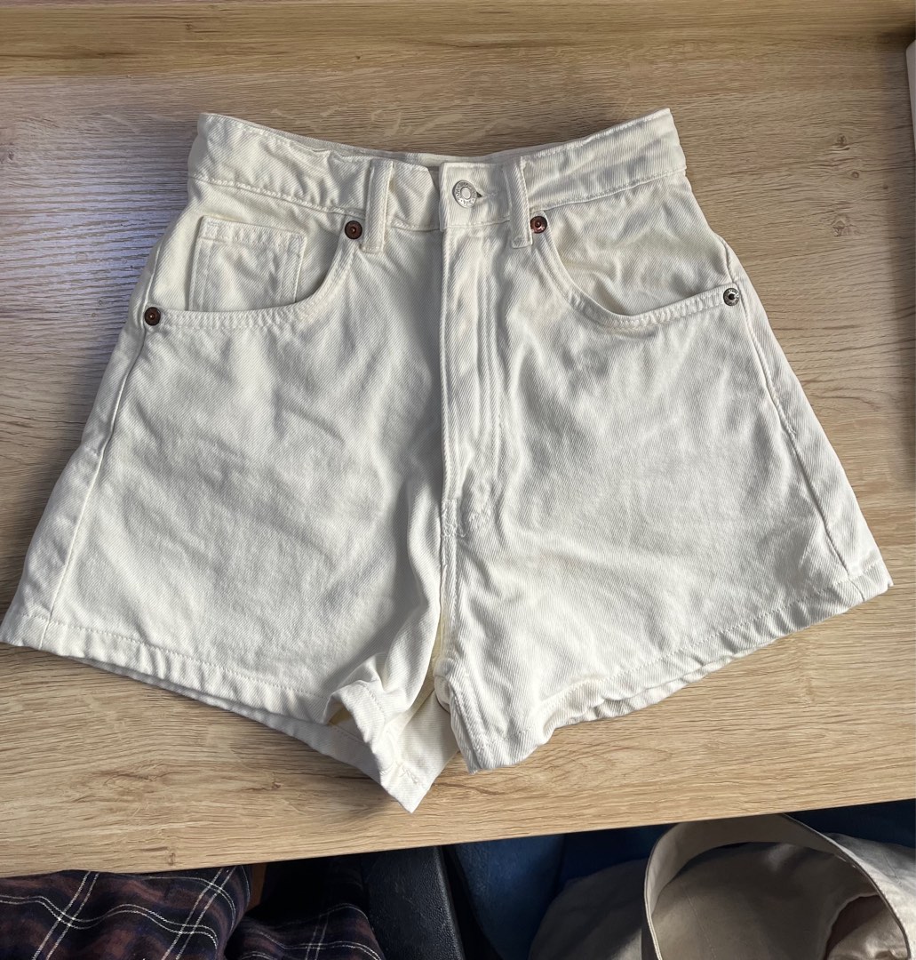 Authentic Zara white denim short, Women's Fashion, Bottoms, Shorts on ...