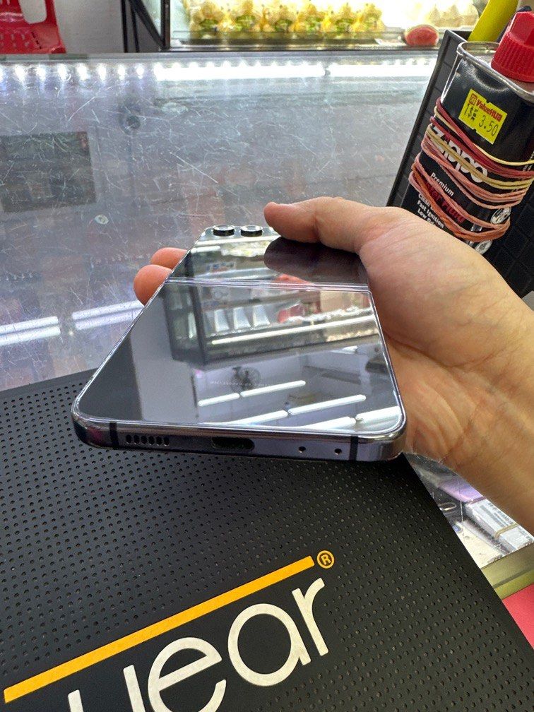 Galaxy Z Flip 5 Graphite 256GB, Mobile Phones & Gadgets, Mobile Phones ...