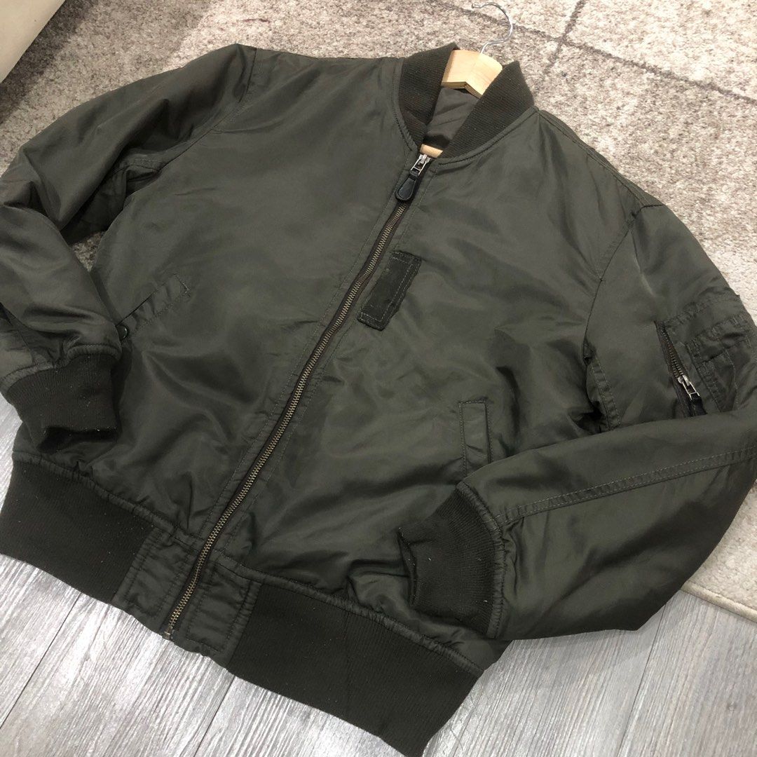 GU Bomber Jacket, Men's Fashion, Coats, Jackets and Outerwear on Carousell