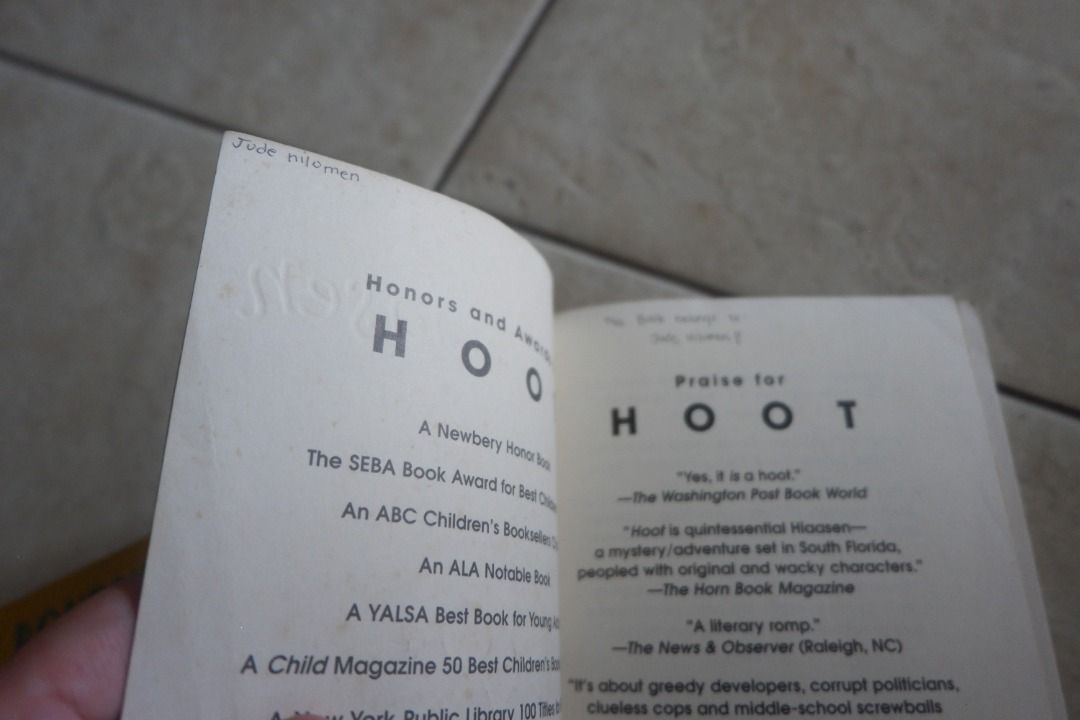 Hoot by Carl Hiaasen, Hobbies & Toys, Books & Magazines, Fiction & Non ...