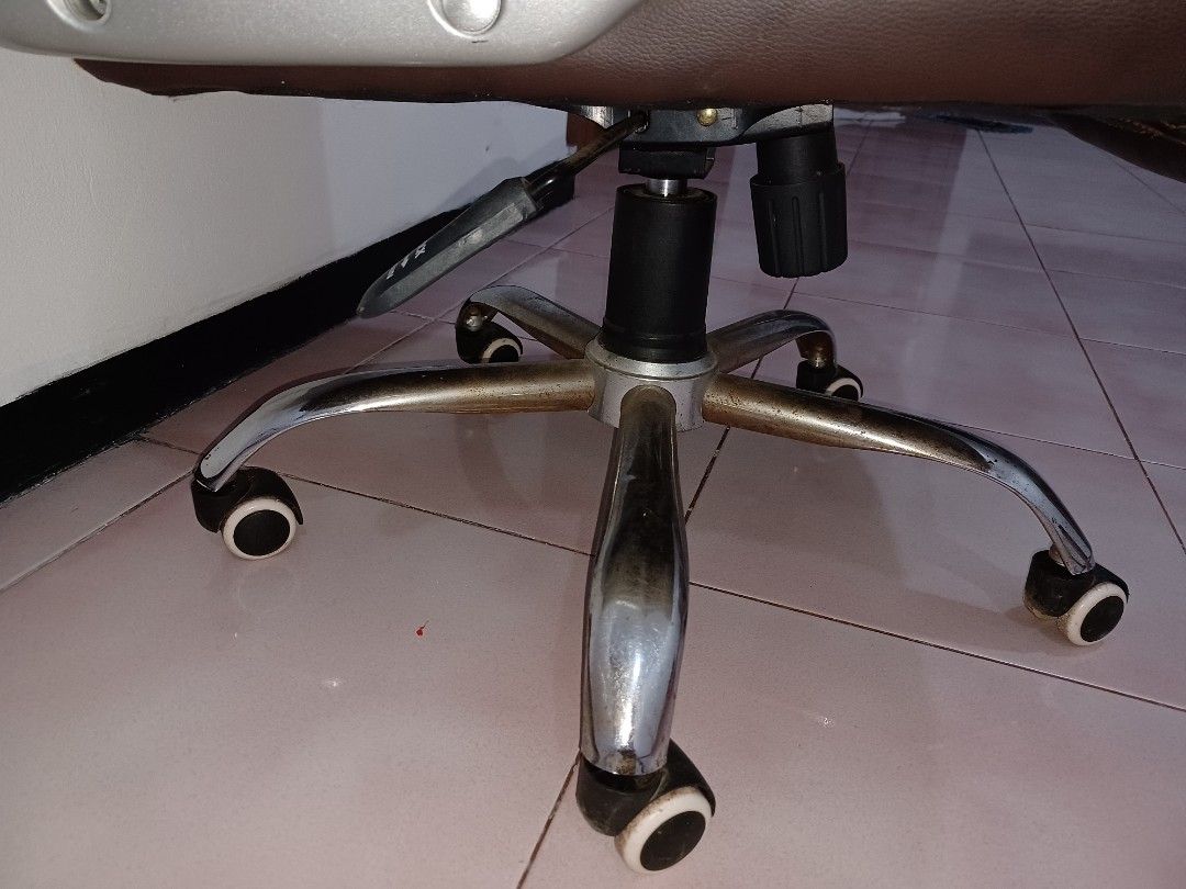 Kursi kerja kursi kantor kursi belajar, Perabotan Rumah di Carousell