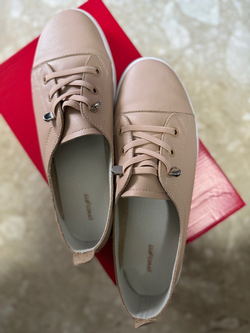 Pretty Fit Shoes, Women's Fashion, Footwear, Flats on Carousell