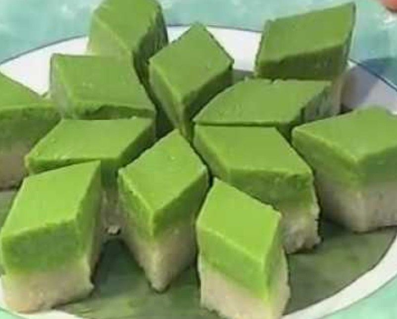 Putri salat/kuih seri muka, Dan berbagai kuih muih traditional melayu ...