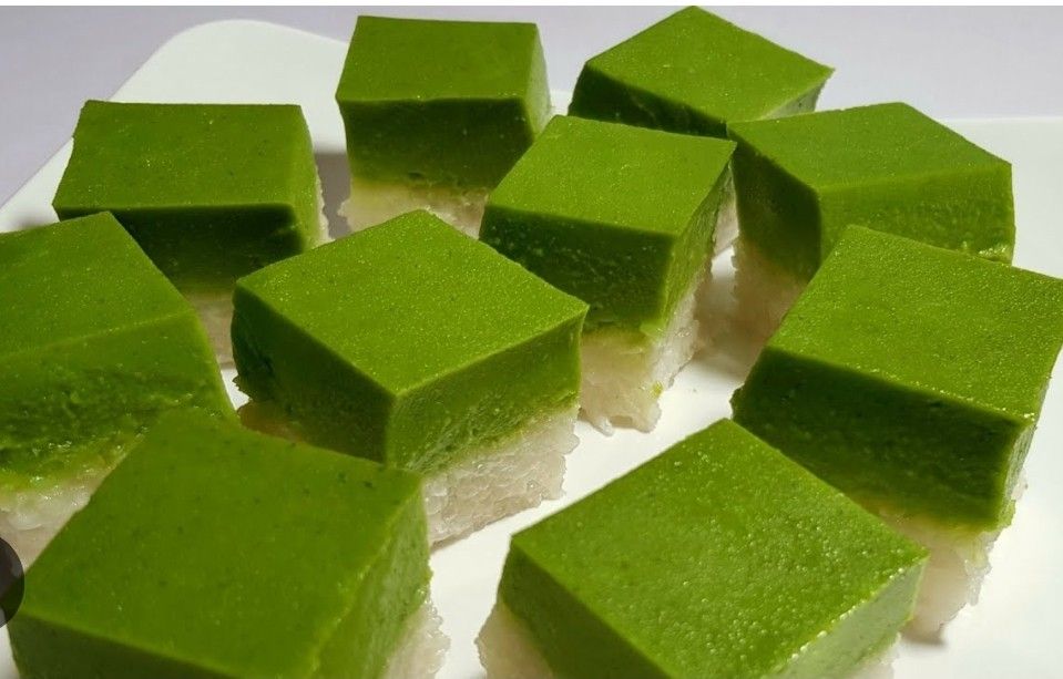 Putri salat/kuih seri muka, Dan berbagai kuih muih traditional melayu ...
