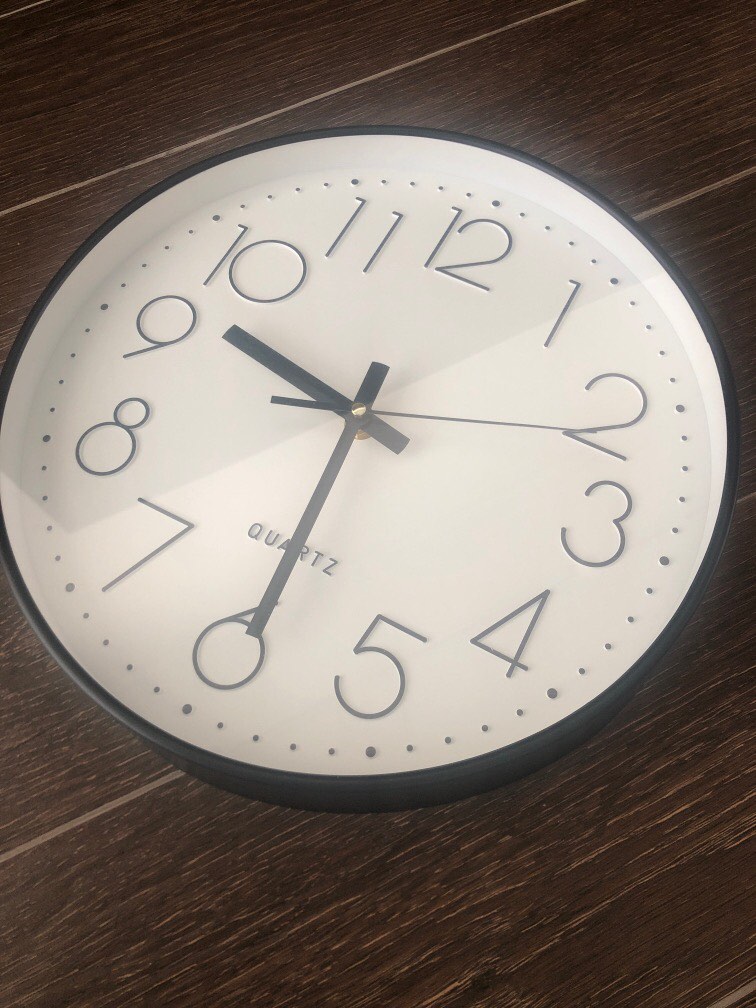 Quartz Clock, Furniture & Home Living, Home Decor, Clocks on Carousell