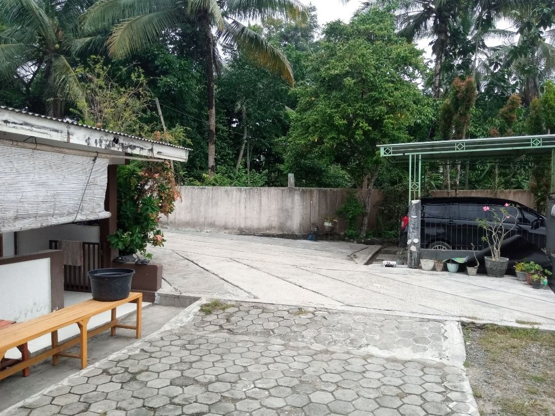 Rumah, Studio, Kolam dan Toko didalam Satu Lahan Bentuk Ngantong ...