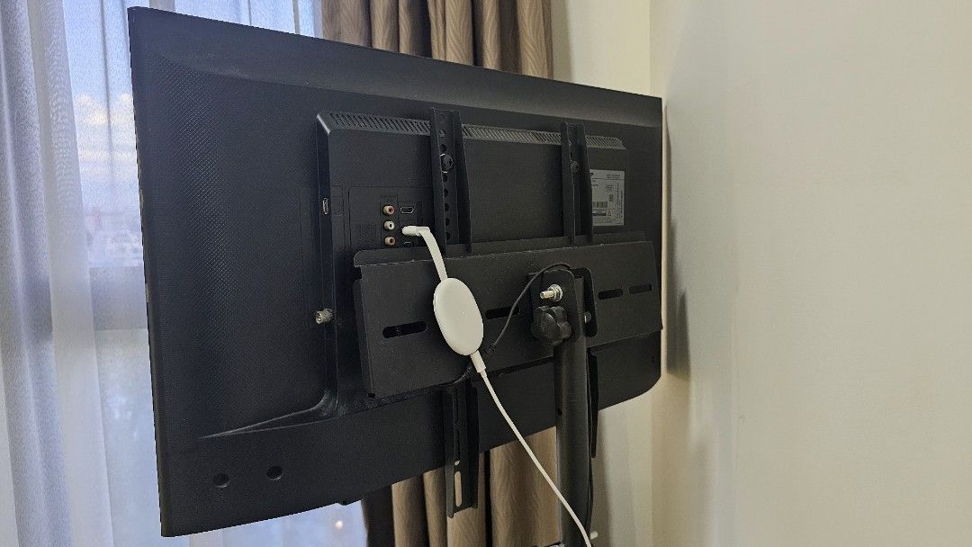 Samsung TV UA32J4303AK + Tripod TV Stand, TV & Home Appliances, TV ...