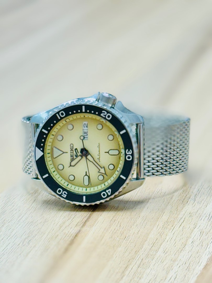 Seiko 5 Sports Milanese Mesh Bracelet, Luxury, Watches on Carousell
