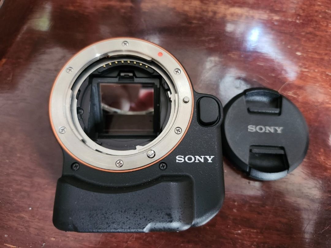 Sony LA-EA2 轉接環 鏡頭轉接器 A Mount to E Mount adapter (鏡有凹,沒底蓋), 攝影器材, 鏡頭及裝備 - Carousell