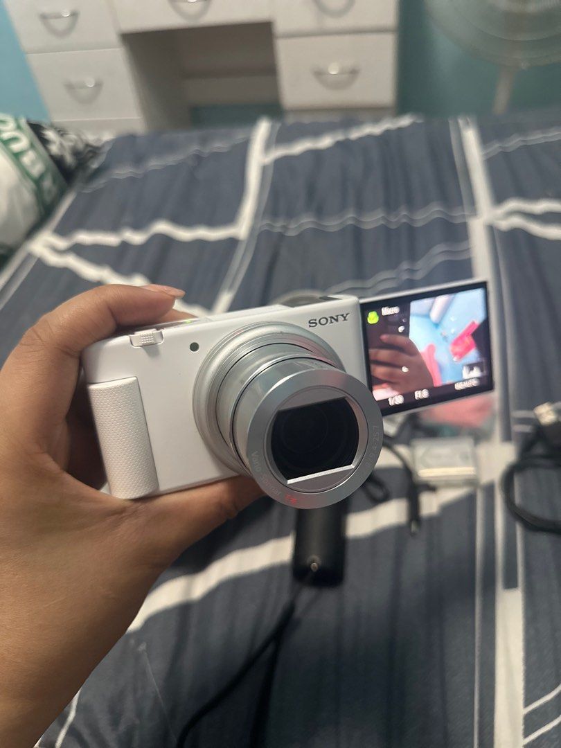 Sony ZV1 complete set free extra battery and handgrip, Photography ...