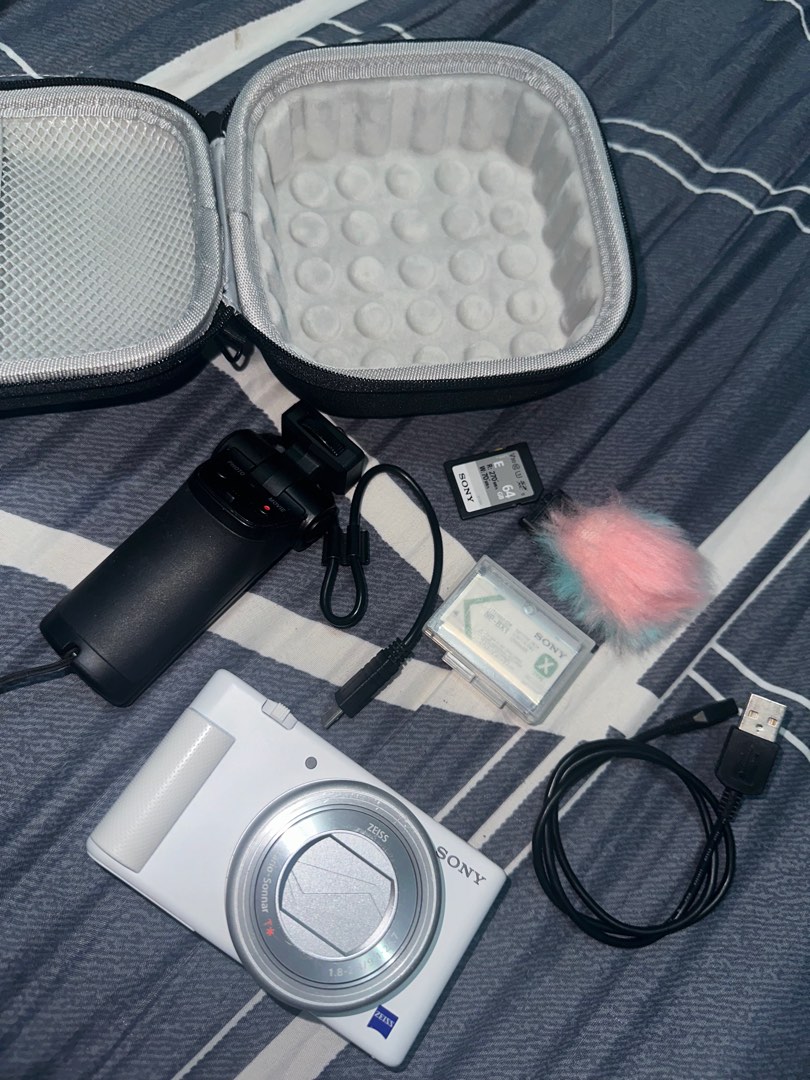 Sony ZV1 complete set free extra battery and handgrip, Photography ...