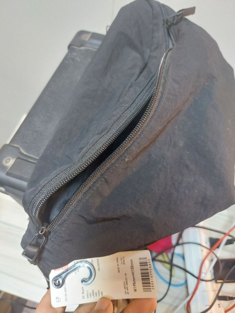 Uniqlo Nylon Body Bag Fanny Pack, Men's Fashion, Bags, Belt bags ...
