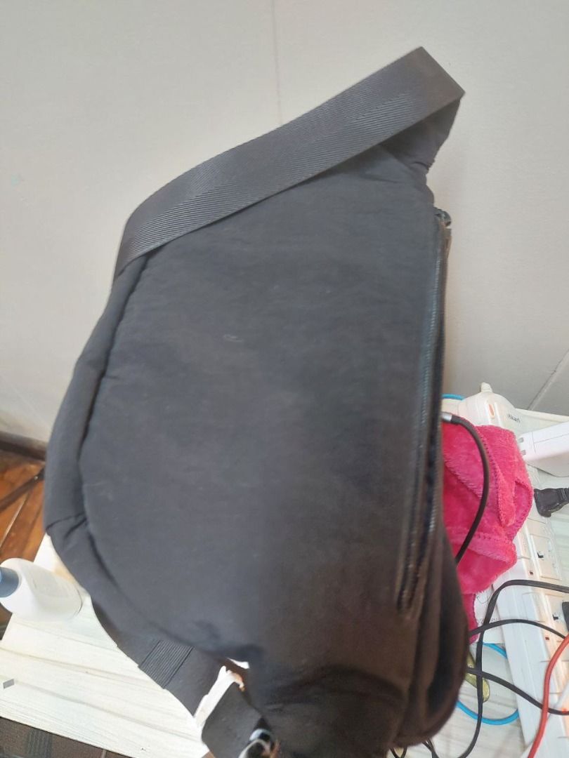 Uniqlo Nylon Body Bag Fanny Pack, Men's Fashion, Bags, Belt bags ...