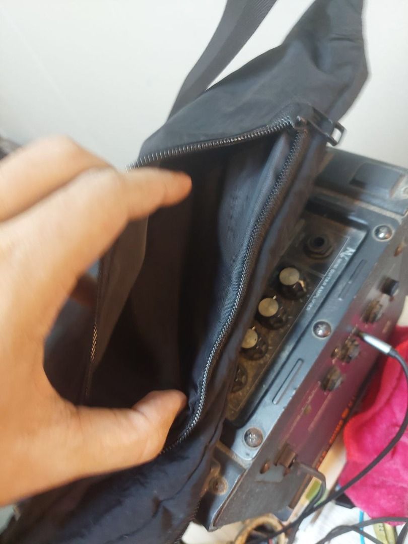 Uniqlo Nylon Body Bag Fanny Pack, Men's Fashion, Bags, Belt bags ...