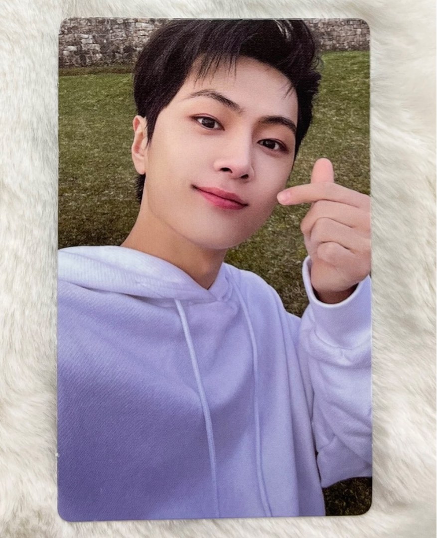 WTS/LFB Enhypen Jay Dark Blood Weverse Album PC Photocard, Hobbies & Toys, Memorabilia ...