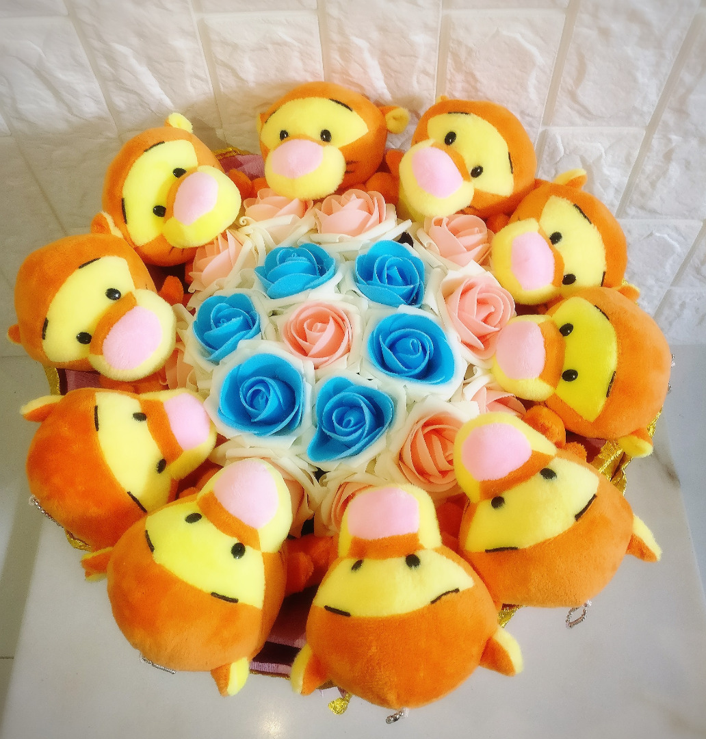🌹 Valentines Day Gifts Gift Cute Tigger Family Pink+Blue Rose Flower ...