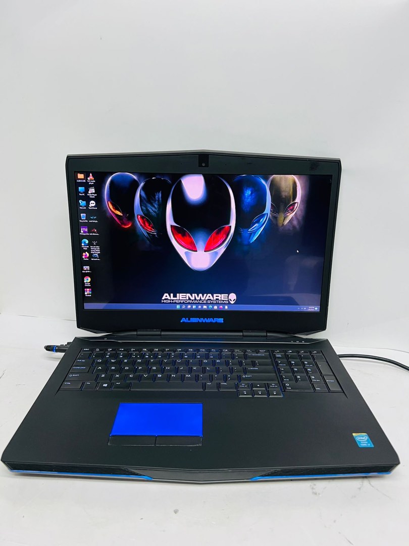Alienware Laptop Core i7 with 32GB Ram # SSD 512GB # Big Screen 17.3 ...