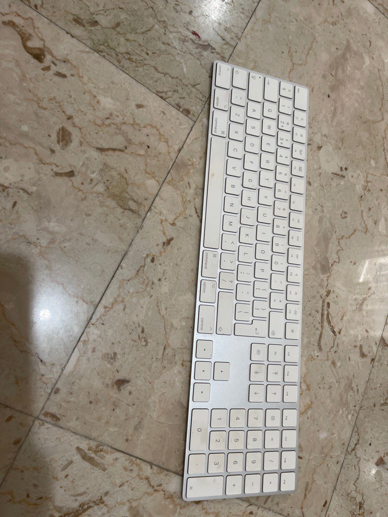 Apple Magic Keyboard with numerical pad, Computers & Tech, Parts ...