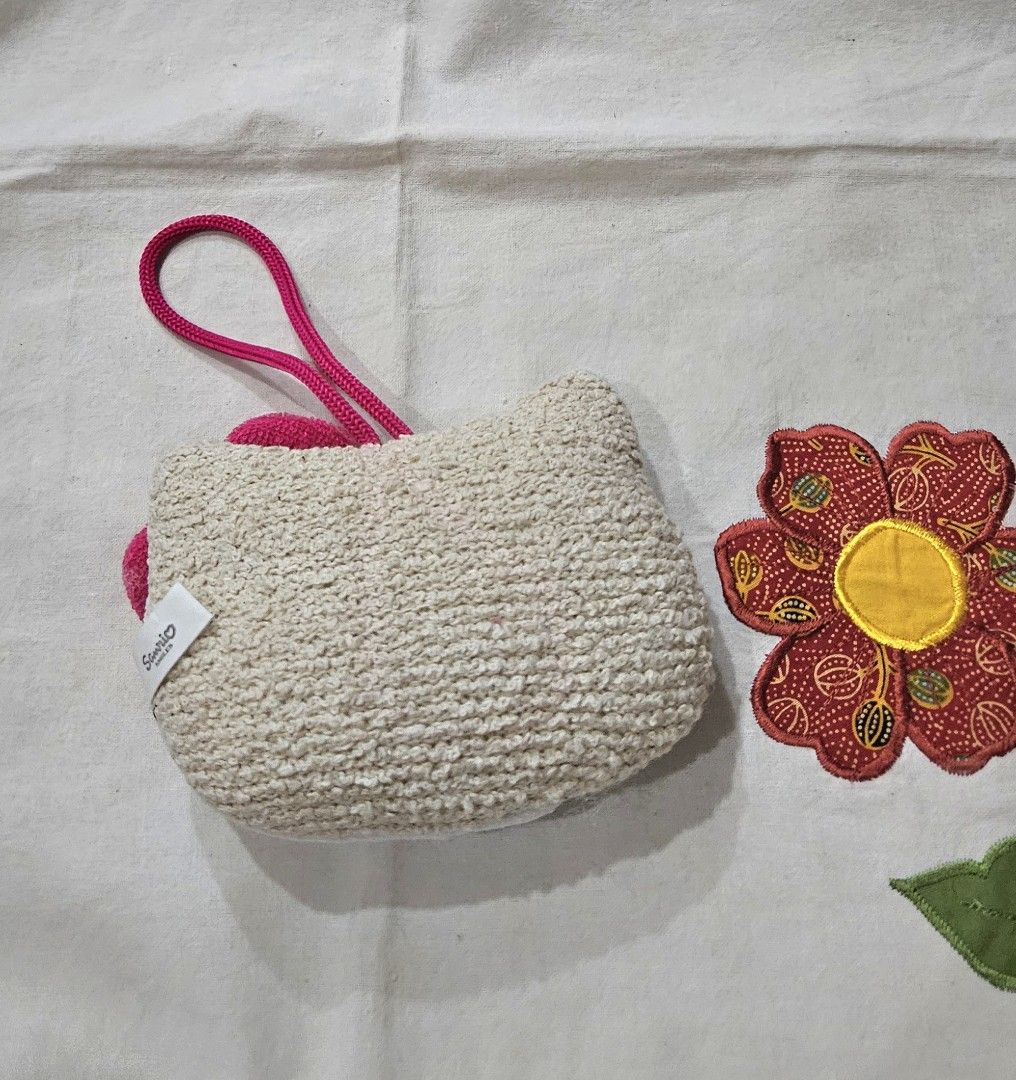 Boneka Gantungan Hello Kitty Sanrio Shower Puff, Toys & Collectibles ...