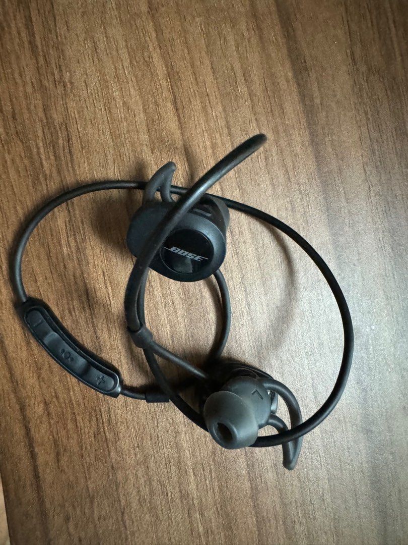 Bose Sound Sport Wireless Headphones with Cable between both ears ...