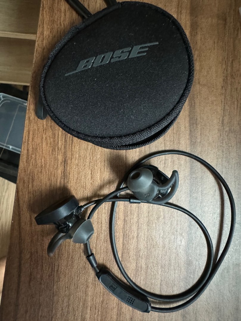 Bose Sound Sport Wireless Headphones with Cable between both ears ...
