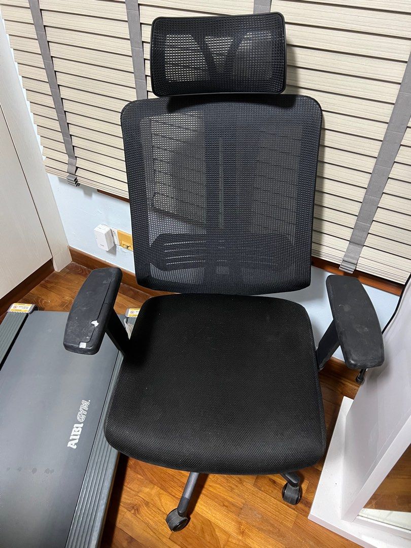 Computer chair, Furniture & Home Living, Furniture, Chairs on Carousell