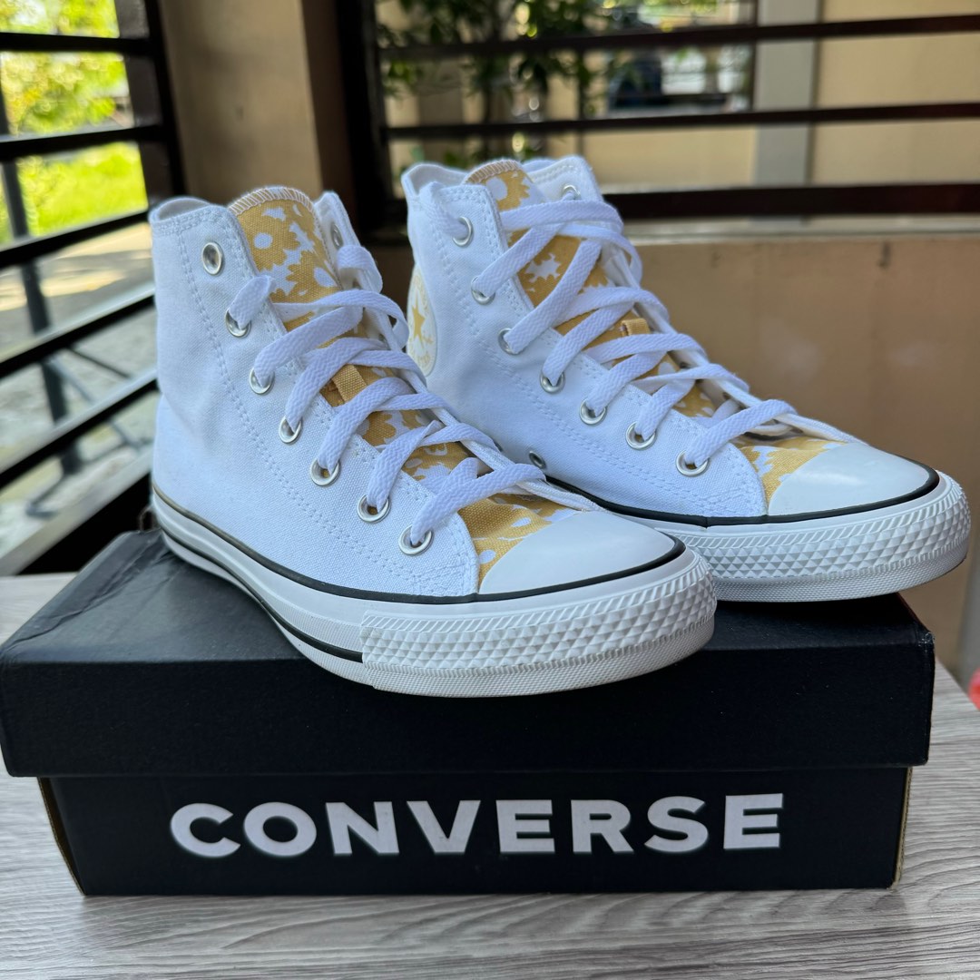 CONVERSE HIGH CUT WHITE, Women's Fashion, Footwear, Sneakers on Carousell