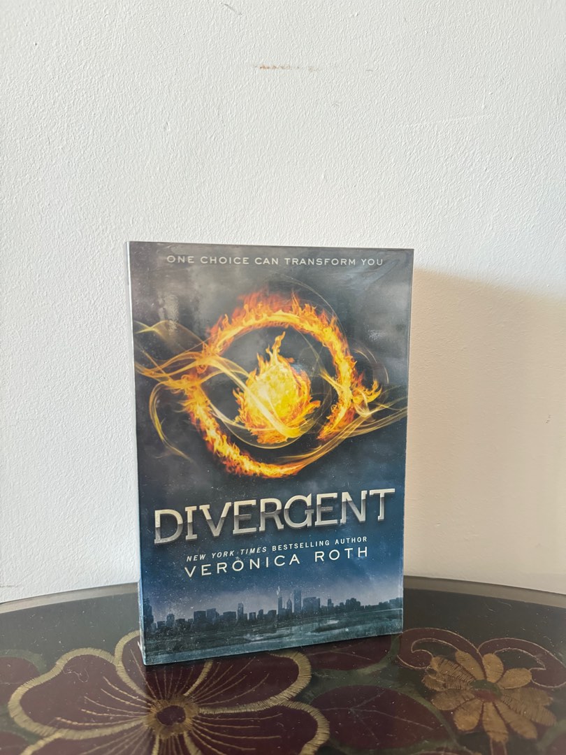 Divergent by Veronica Roth, Hobbies & Toys, Books & Magazines, Fiction ...