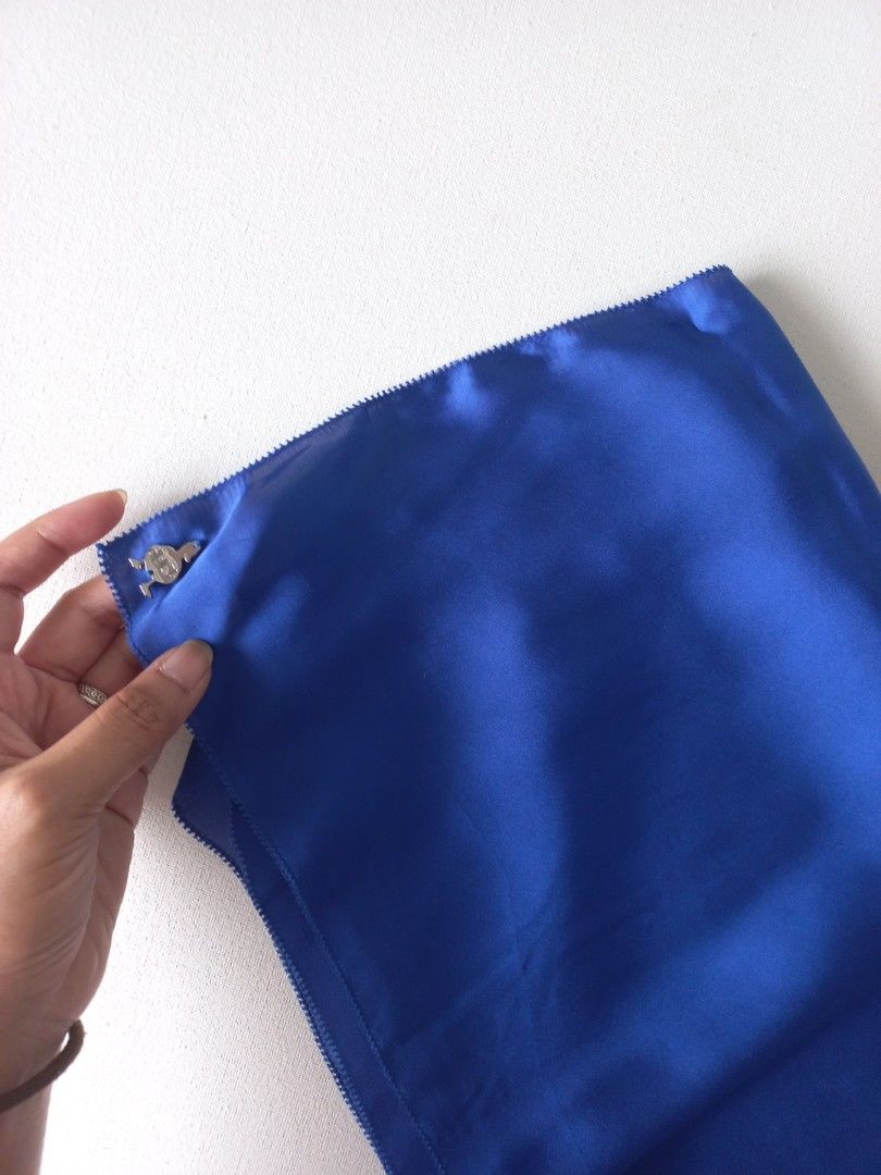 Duck scarf electric blue, Women's Fashion, Muslimah Fashion, Hijabs on ...