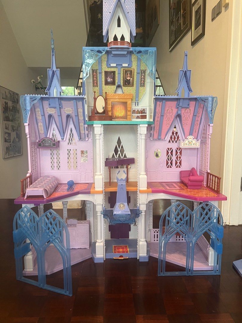 Elsa Castle Frozen, Hobbies & Toys, Toys & Games on Carousell