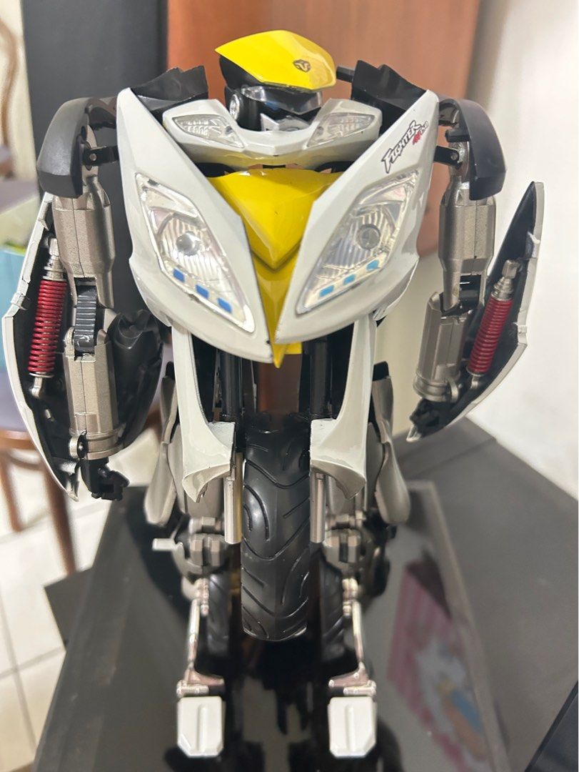 FIGHTER 4V150/機車/機器人/變形金剛/模型/展示, 書籍、休閒與玩具, 玩具、公仔、桌遊在旋轉拍賣