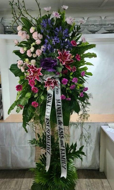FRESH WREATH SYMPATHY STANDEE, Hobbies & Toys, Stationary & Craft ...
