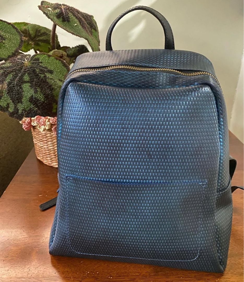 GUM Backpack, Women's Fashion, Bags & Wallets, Backpacks on Carousell