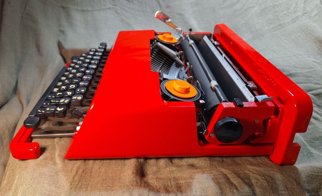 Iconic VALENTINE OLIVETTI Glossy RED Portable Typewriter, Hobbies ...