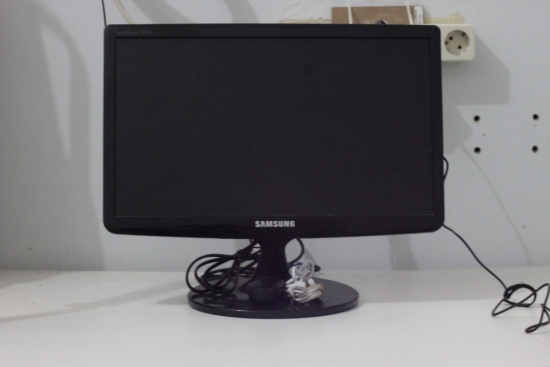LCD MONITOR SAMSUNG 19 INCH - S19A10N, Elektronik, Komputer, Lainnya di ...