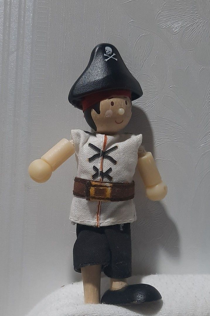 Le Toy Van Wooden Pirate, Hobbies & Toys, Toys & Games on Carousell