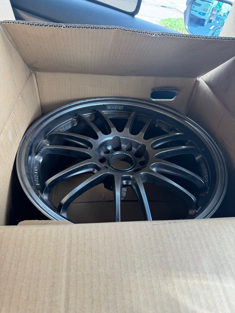 Original 18” Volk Racing RE30 in Formula Silver / Diamond Cut, Car ...