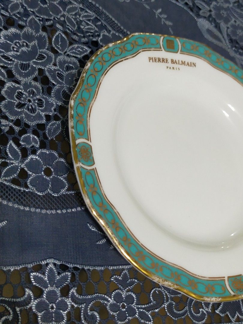 Pierre Balmain cake plates, Furniture & Home Living, Kitchenware ...