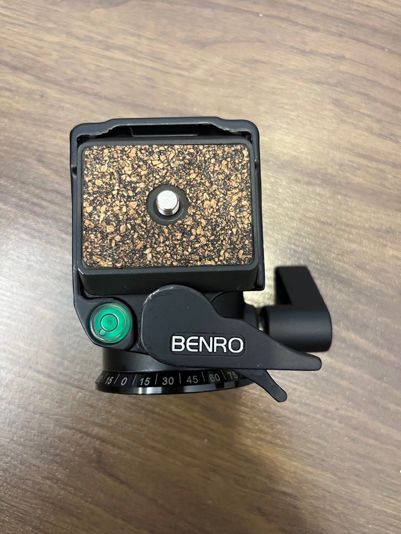 SLIK Carbon Fiber Tripod and Benro Camera Mount, Photography ...