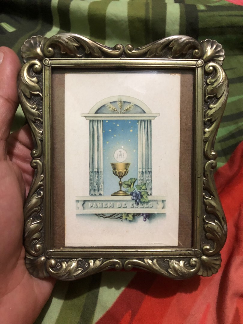 Small palm sized metal picture frame, Hobbies & Toys, Memorabilia ...