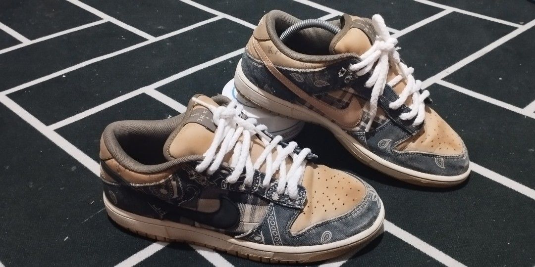 TRAVIS SCOTT DUNK LOW, Women's Fashion, Footwear, Sneakers on Carousell