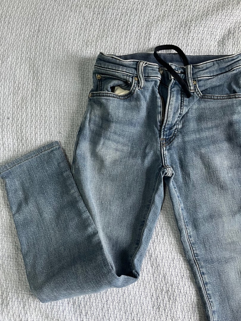 Uniqlo adjustable denim jeans, Men's Fashion, Bottoms, Jeans on Carousell