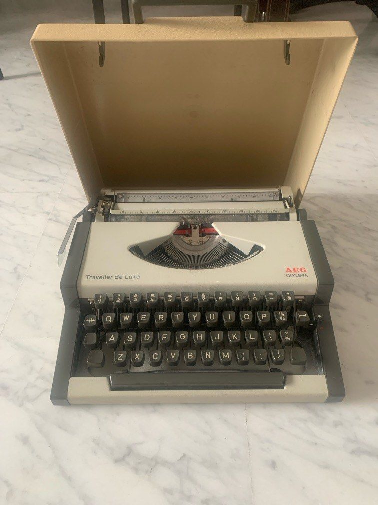 Vintage Typewriter AEG OLYMPIA, Hobbies & Toys, Memorabilia ...