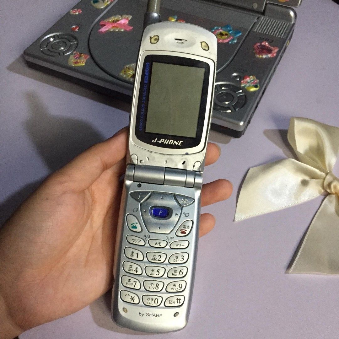 Y2k flip phones for sale, Everything Else, Others on Carousell